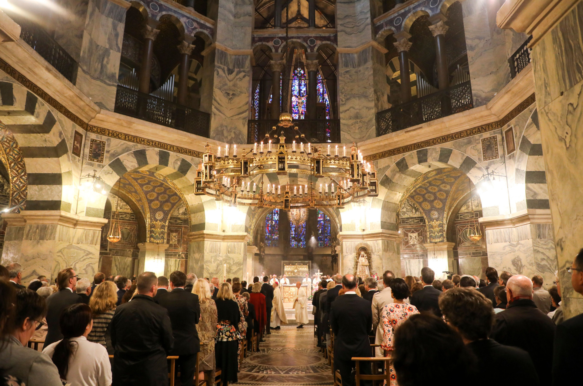 Ablassbriefe: Wie die katholische Kirche von Sünden profitierte