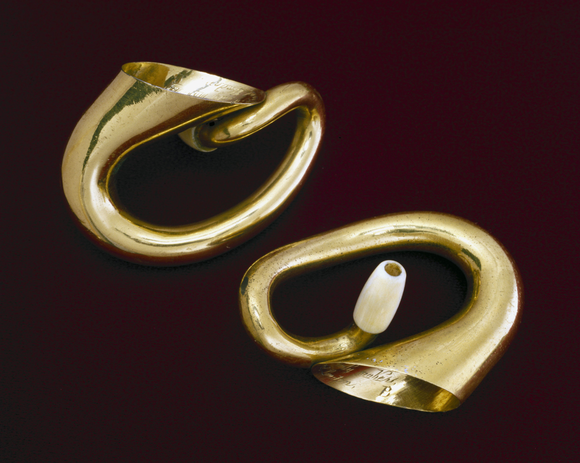 The invention story of the hearing aid