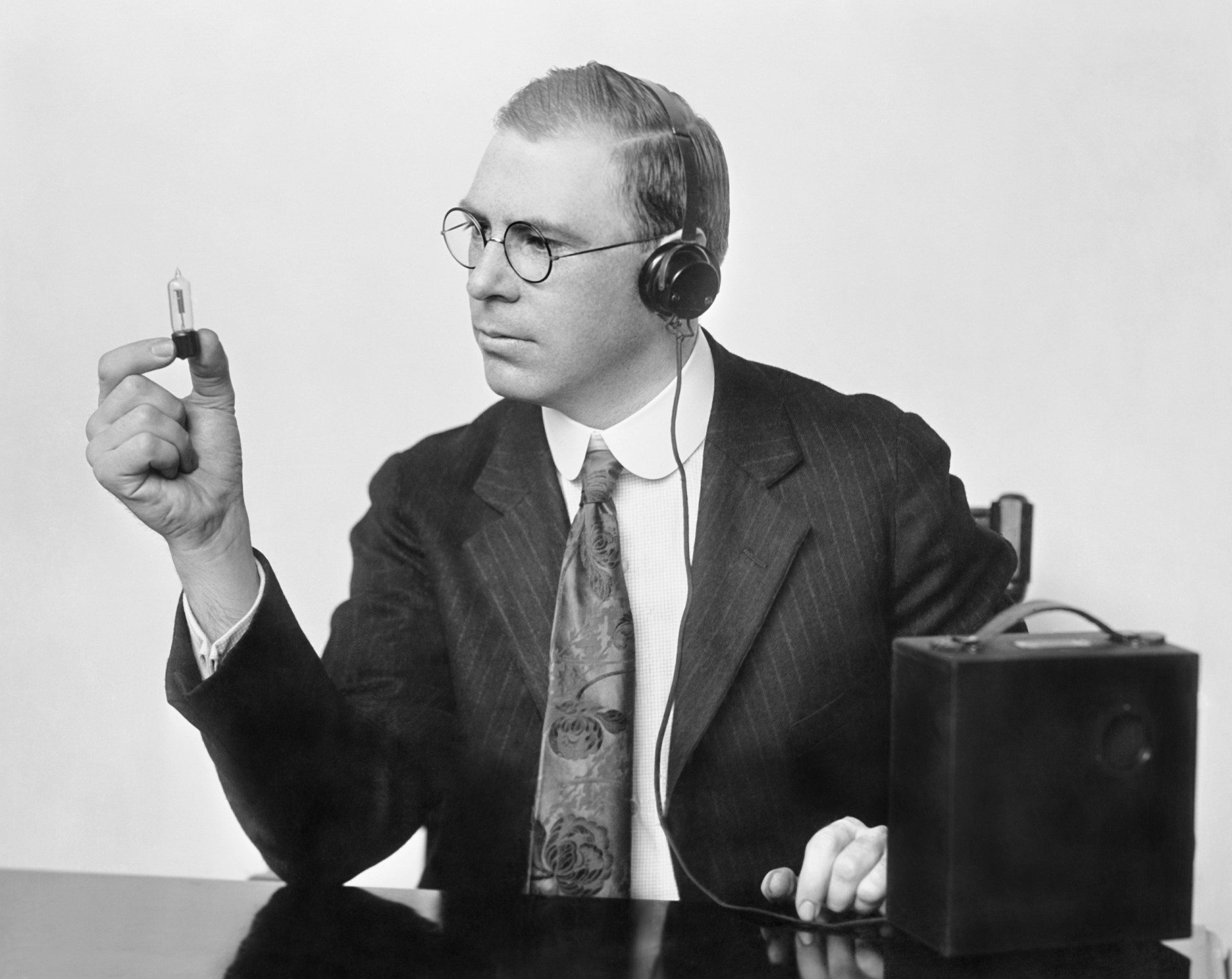 The invention story of the hearing aid