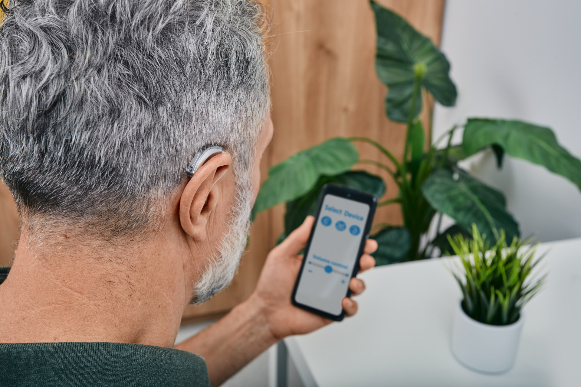 The invention story of the hearing aid