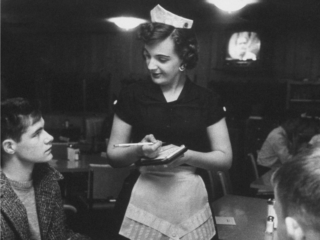 Vintage photos show what it was like to eat at a diner in the 1950s