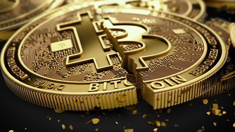 Bitcoin Sinks, MicroStrategy Dives As Initial Trump Euphoria Fades Bitcoin Sinks, MicroStrategy Dives As Initial Trump Euphoria Fades