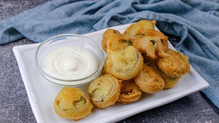 Fried Pickle Lovers, This Recipe Is Awesome! Awesome Deep-fried Pickles