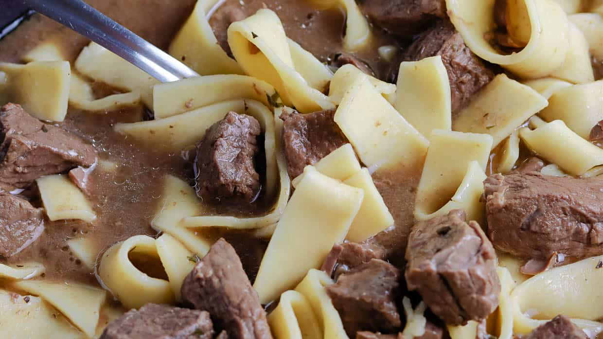 17 Slow Cooker Recipes So Easy, You'll Forget You're Even Cooking 17 Slow Cooker Recipes So Easy, You'll Forget You're Even Cooking