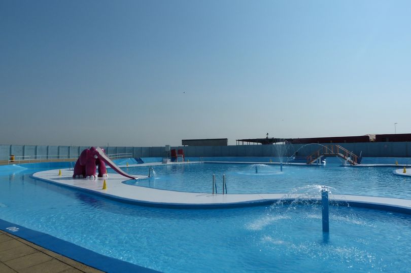 Best water parks and indoor and outdoor swimming pools around Kent to ...
