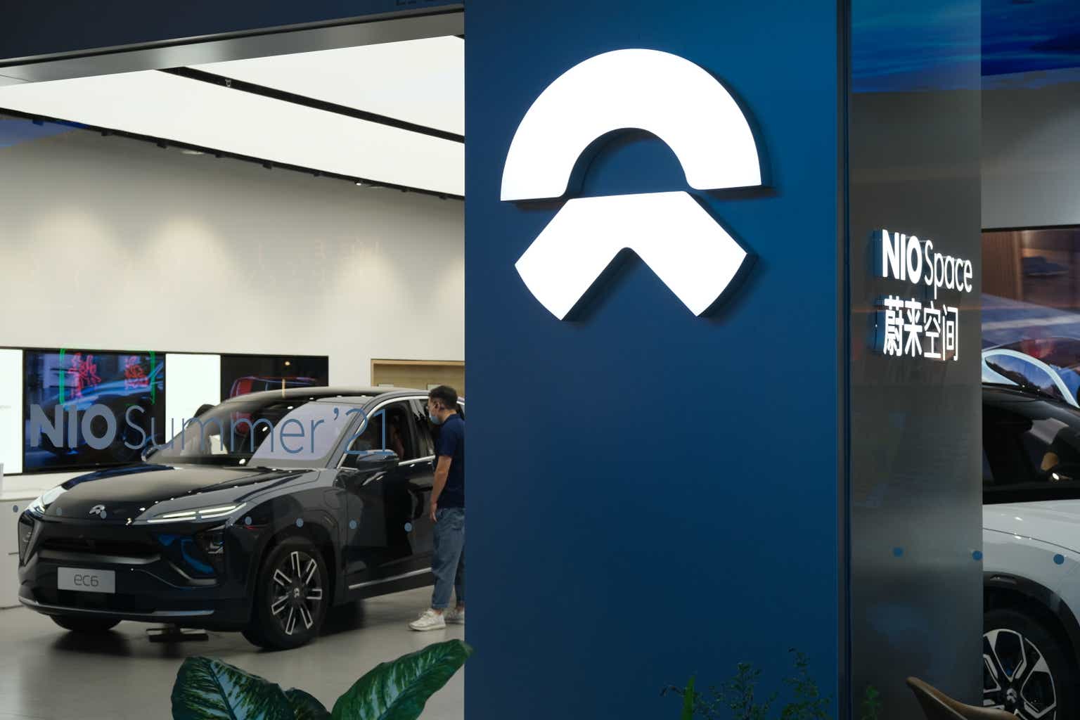NIO aims to double sales in 2025 and keep a lid on costs