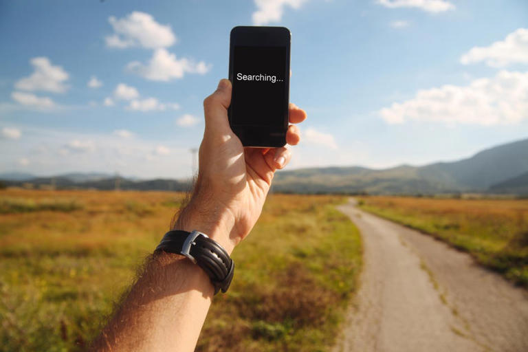 Boost Your Cellphone Signal Anywhere, Anytime With These Steps