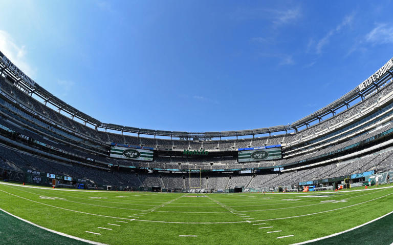 Two NFL Stadiums Had 'Embarrassing' Crowds At Kickoff Sunday