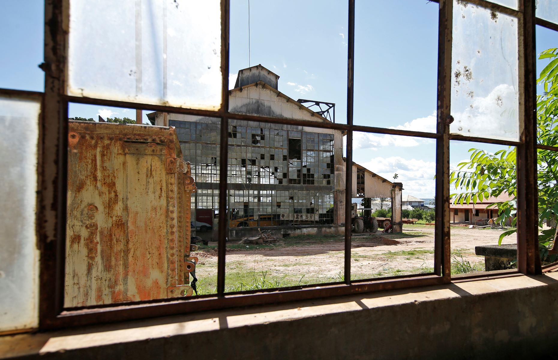 Eerie photos of abandoned factories in Canada and beyond