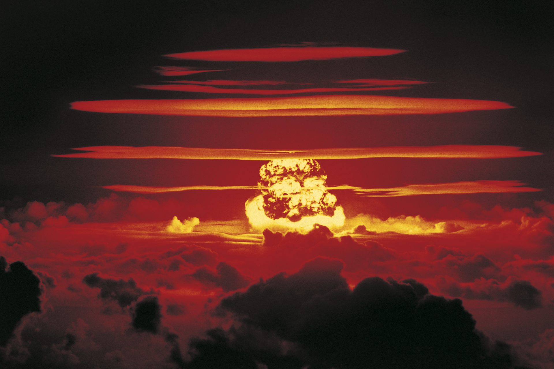 Is it possible to escape a nuclear explosion?