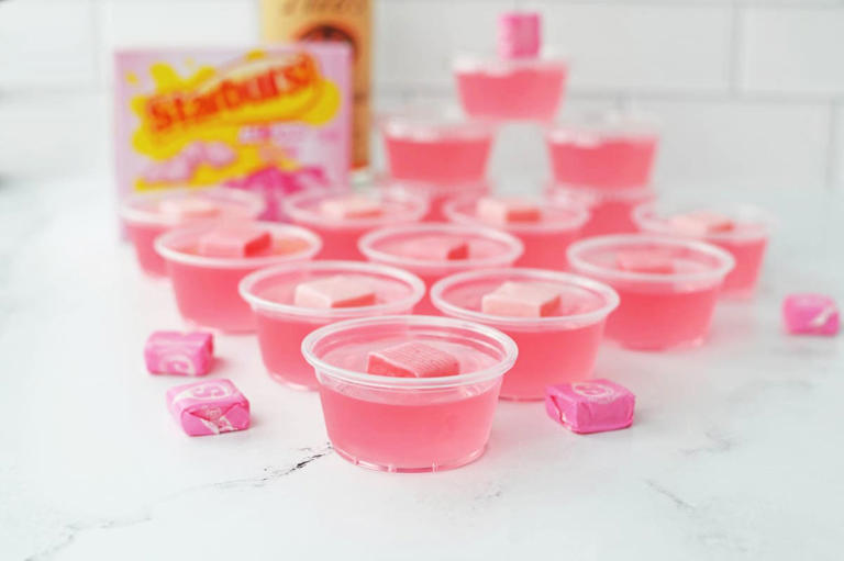 10+ Amazing Jello Shot Recipes That'll Have Everyone Partying