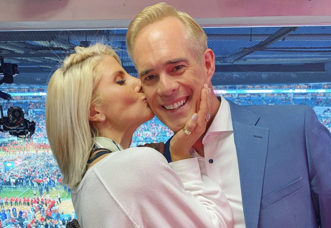 Joe Buck Is Married To A Stunning Former NFL Cheerleader