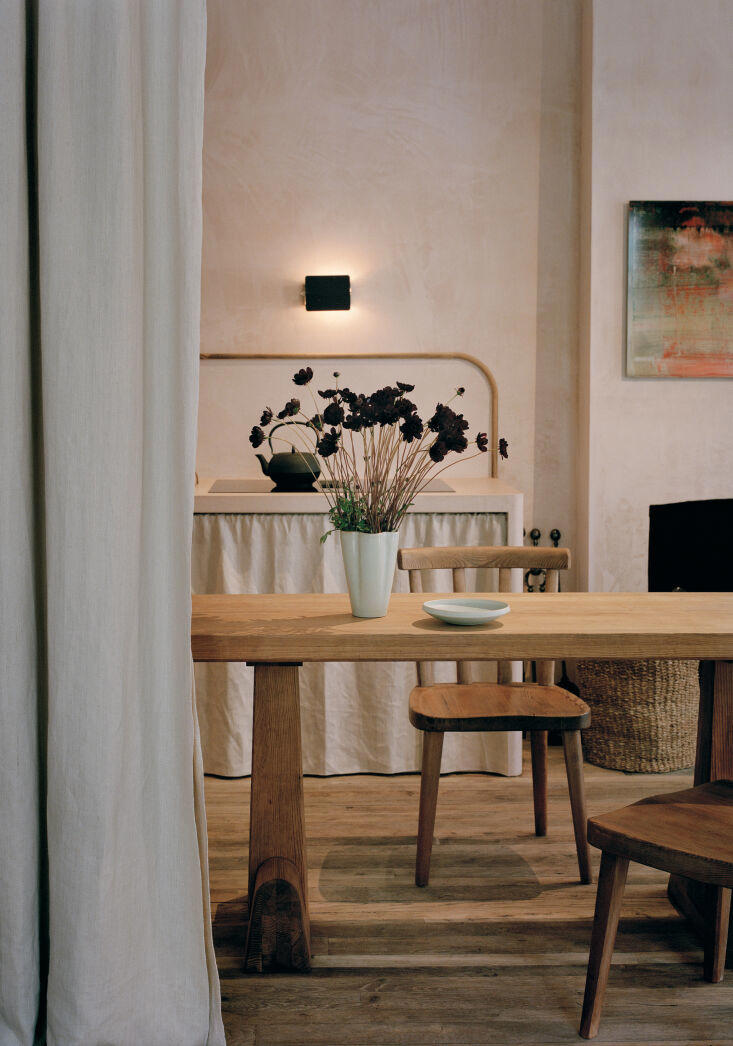 Steal This Look: Designer Rose Uniacke’s Serene and Airy Office Kitchen