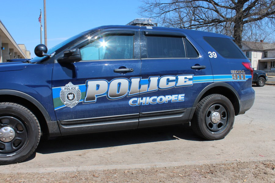 Police investigate serious crash on Memorial Drive in Chicopee overnight Police investigate serious crash on Memorial Drive in Chicopee overnight
