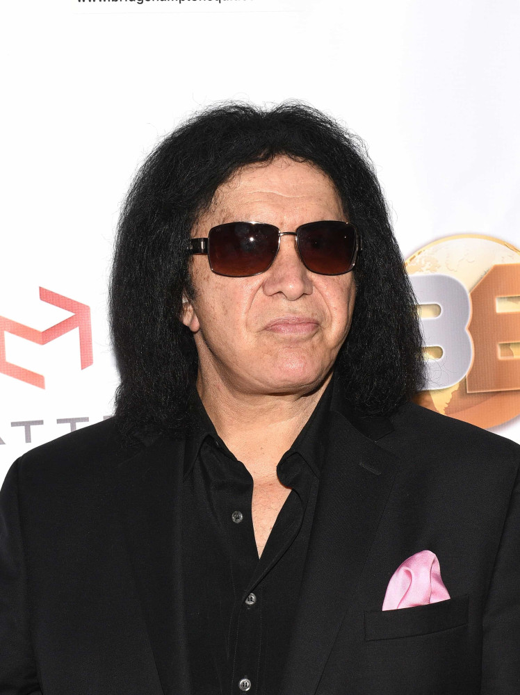 Male celebrities who hide their baldness