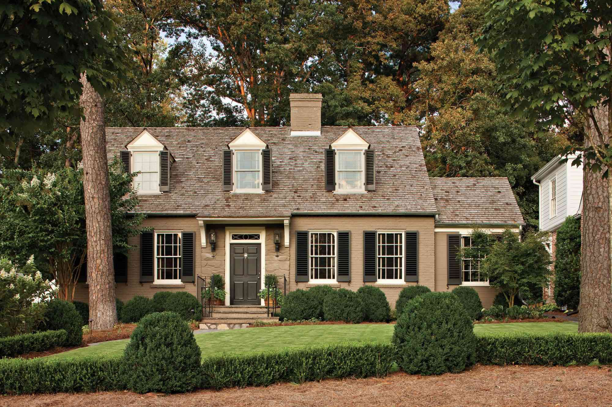 8 exterior mistakes that instantly date your home