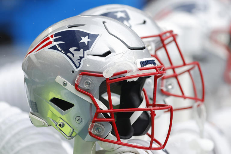 Two key Patriots players limited at practice on Wednesday