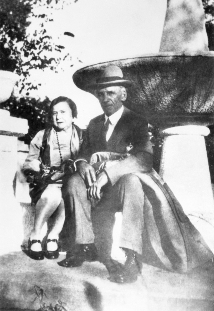 Notorious female gangsters of the underworld