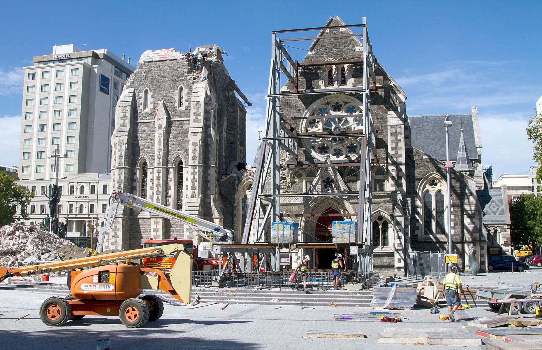 Khloé Kardashian shows off cheek indentation after skin cancer removal