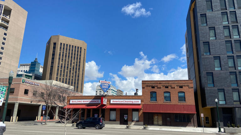 Expect a windy Sunday with sunny skies and highs in the low 60s after ...