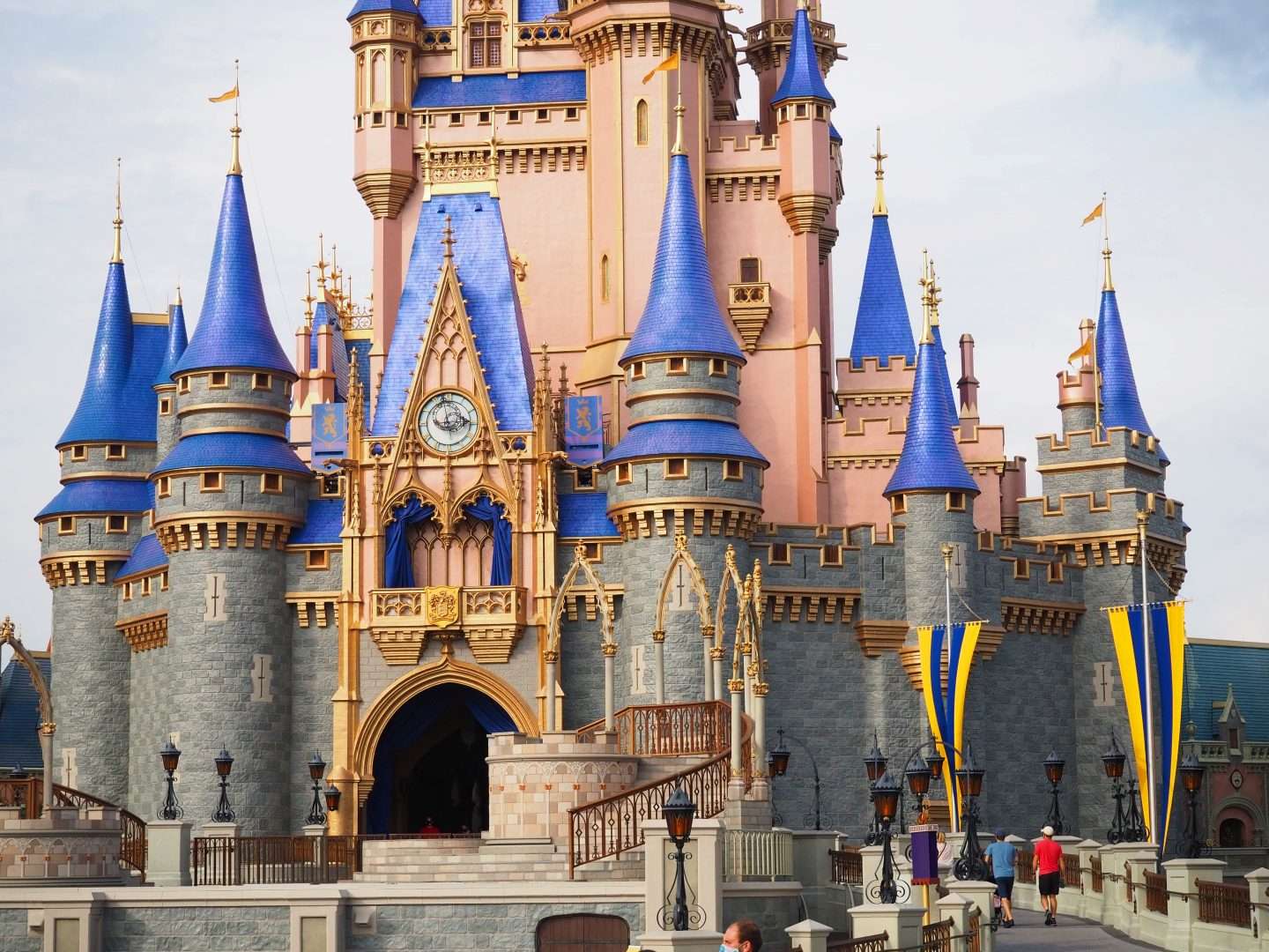 16 Tips to Avoid Crowds at Disney World
