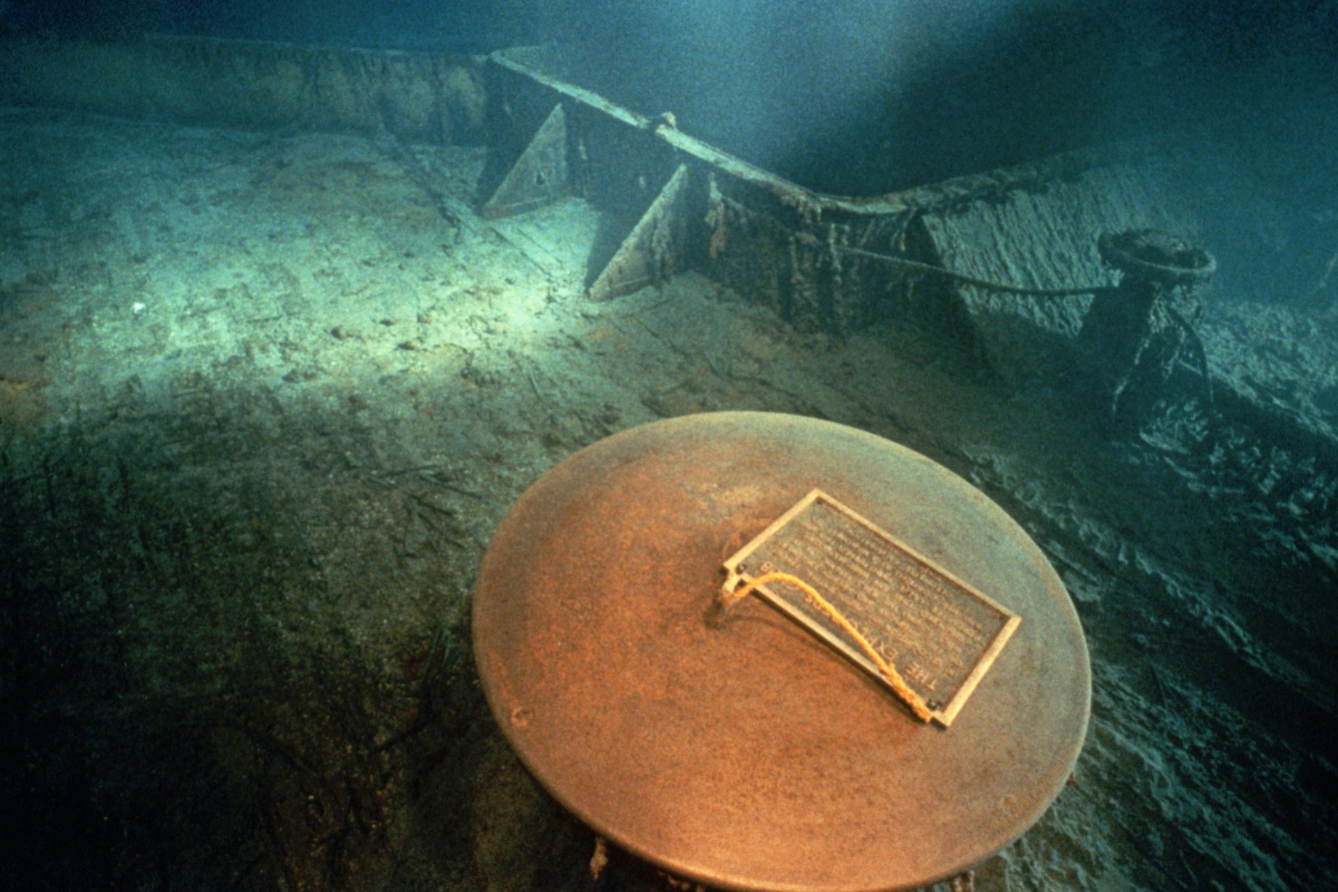 This is what the Titanic looks like under the ocean