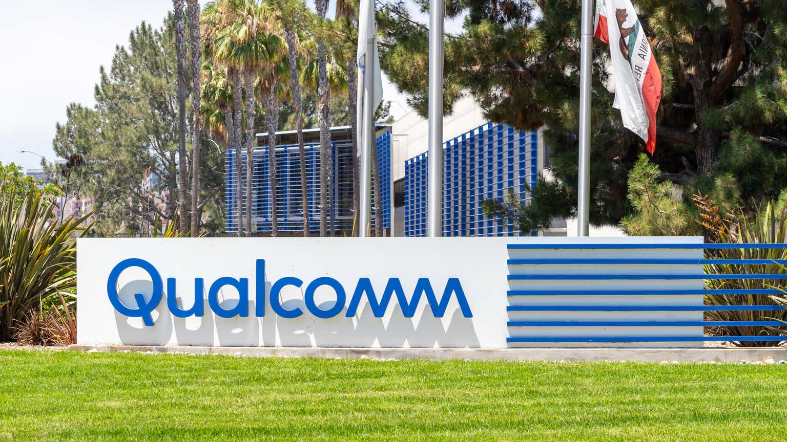Qualcomm appoints Baaziz Achour to the role of CTO