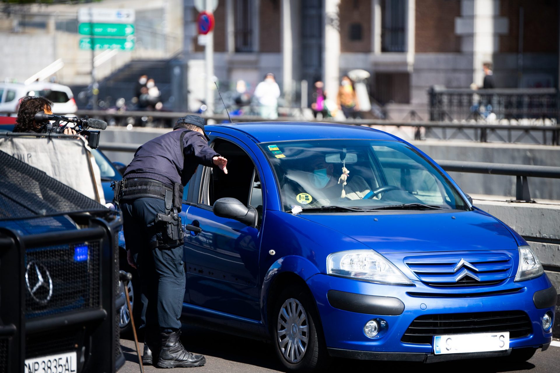Understanding why police officers touch your trunk during a traffic stop