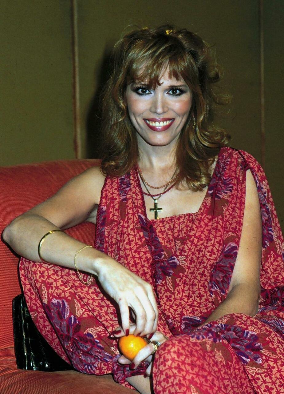 Amanda Lear stasera a "Obbligo o verità", le curiosità sull'artista: l ...