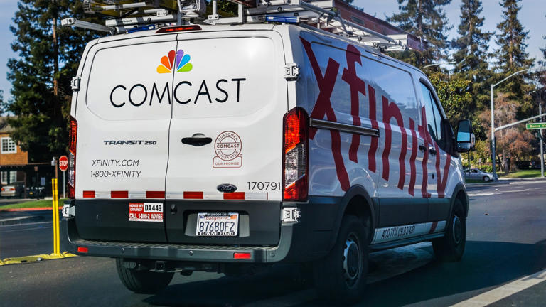 Comcast takes drastic action as customers rapidly cut service