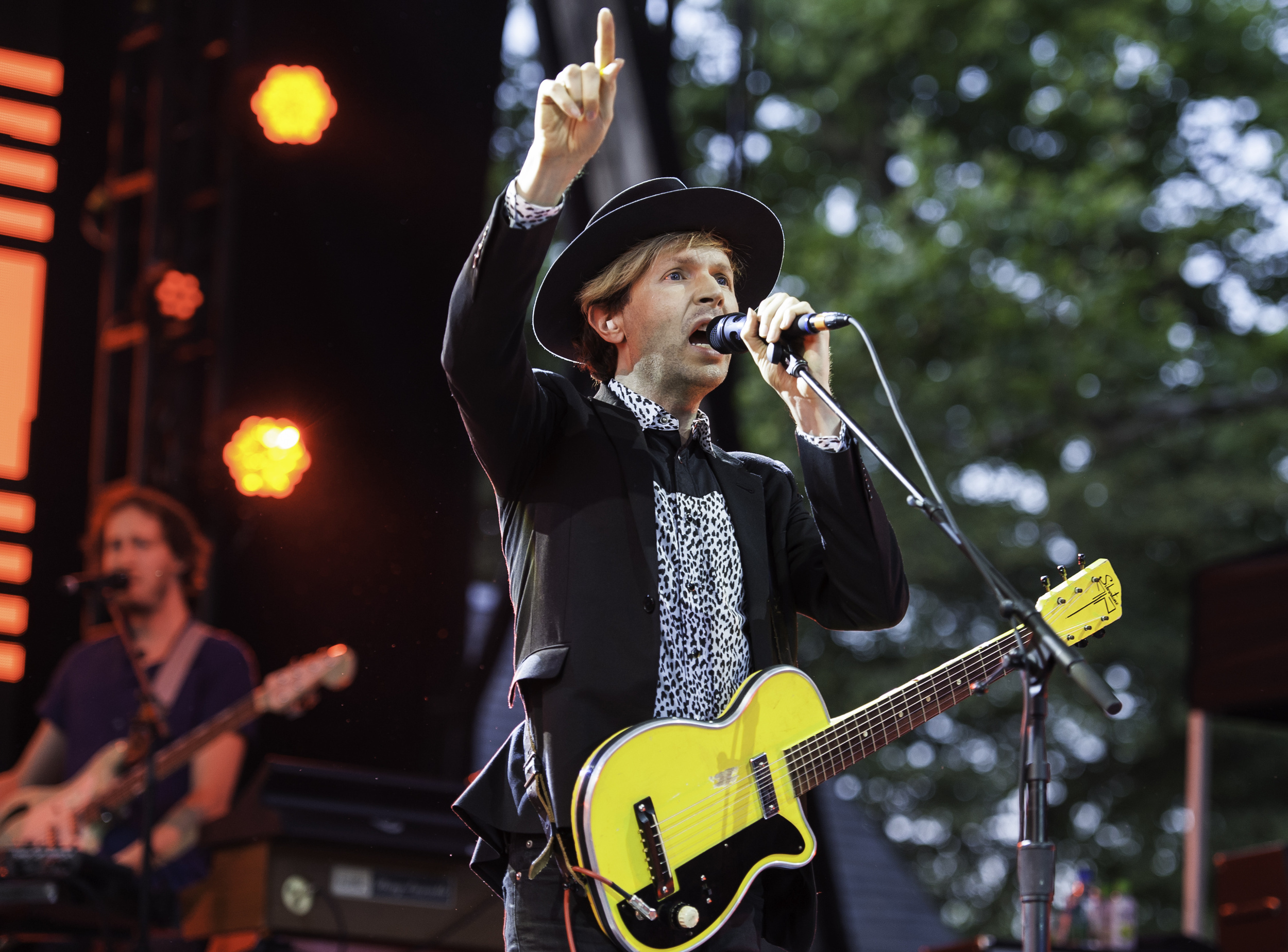 Notable music artists who play multiple instruments quite well