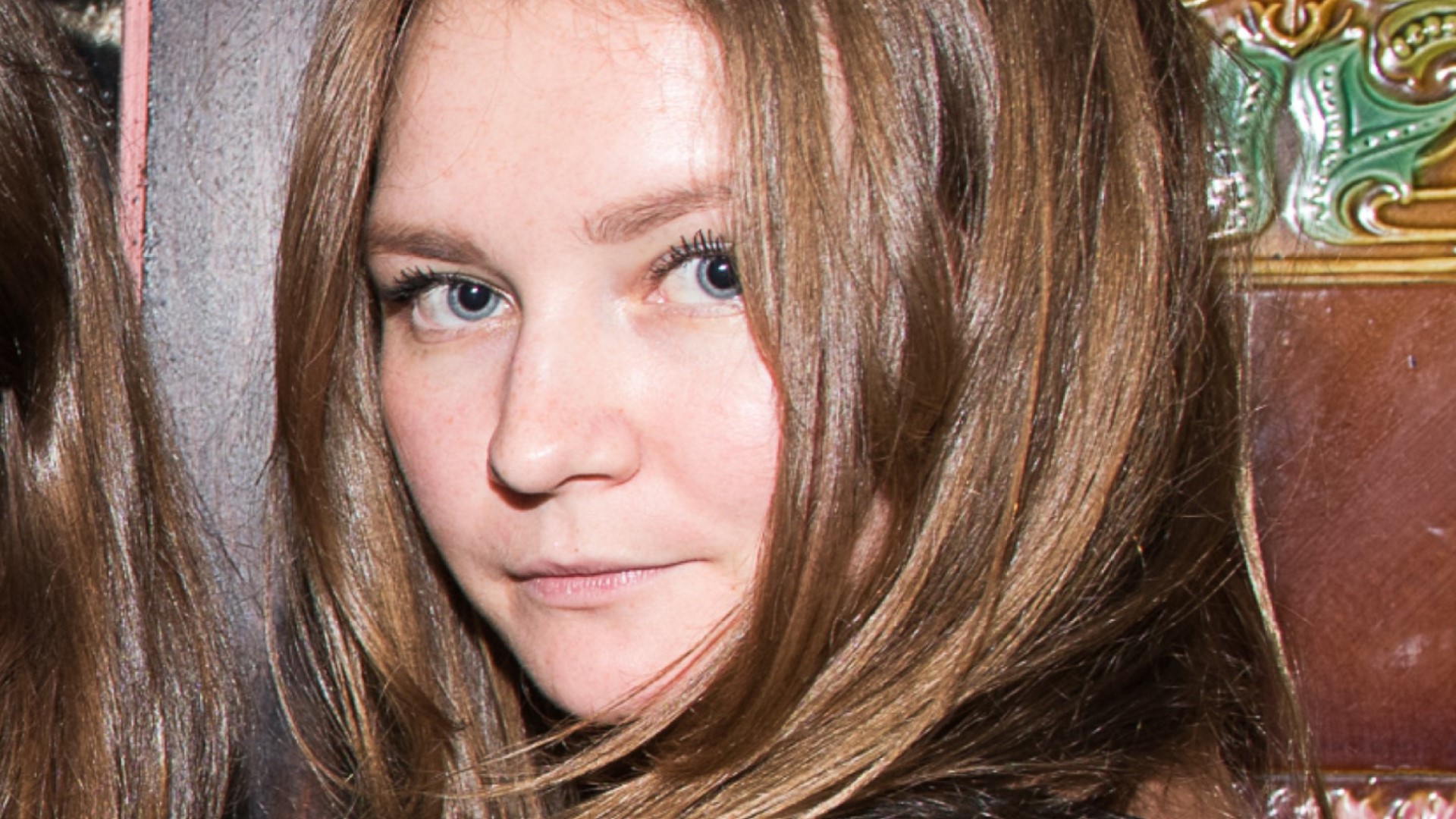 Con artist Anna Delvey hosts fashion show while under house arrest