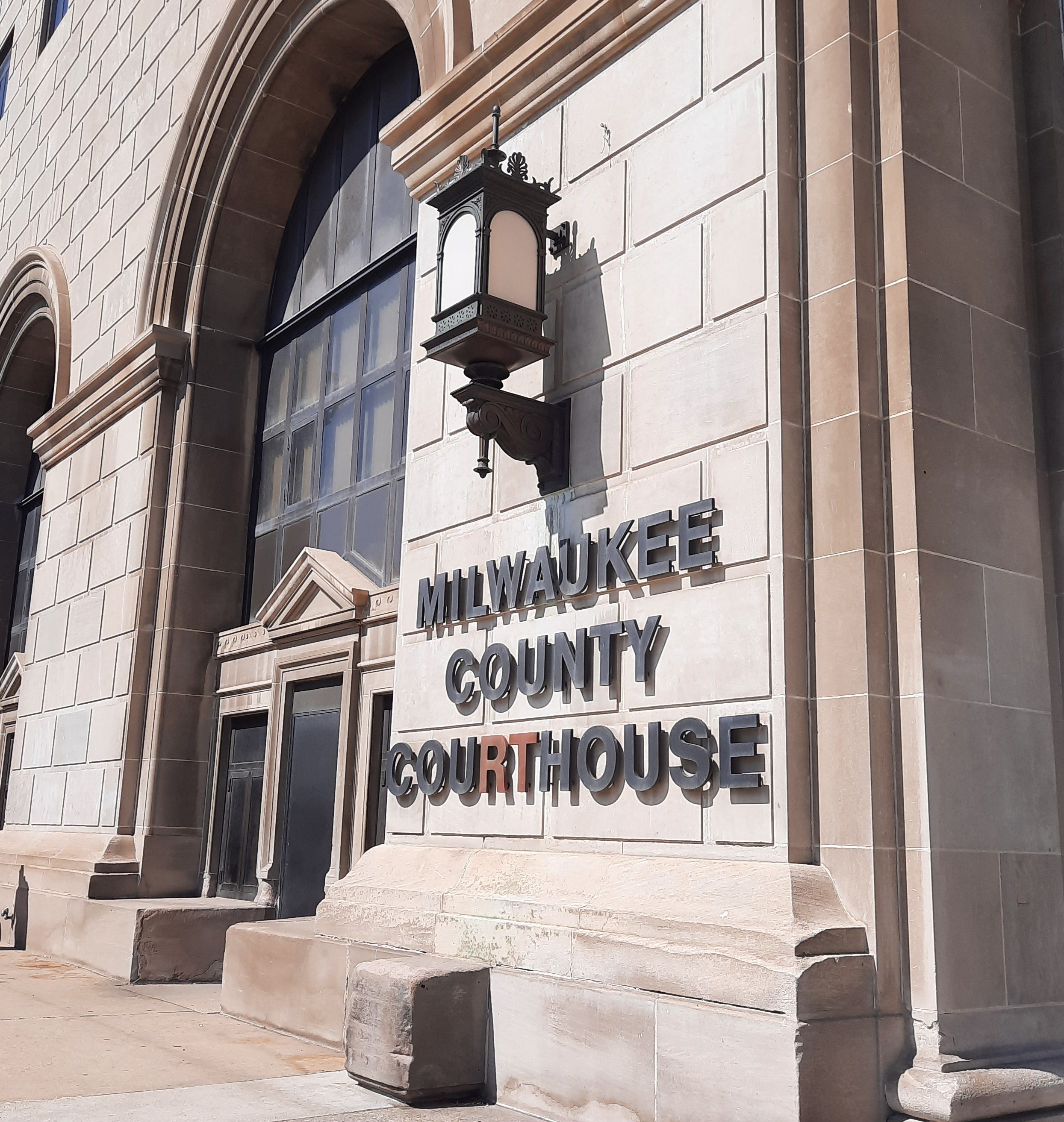 Milwaukee lawyer charged with sexual assault now wants a jury trial