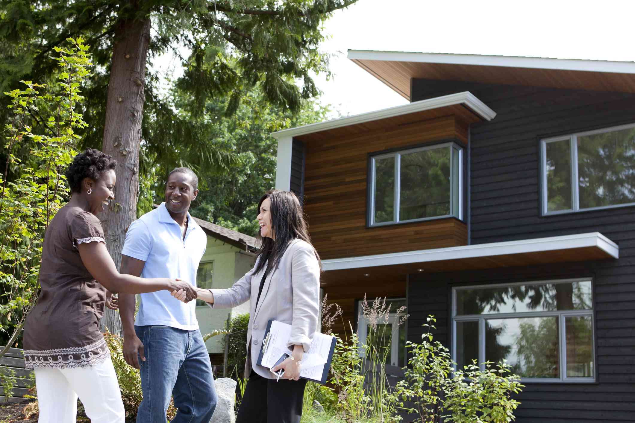 The differences between a real estate agent, a broker, and a realtor