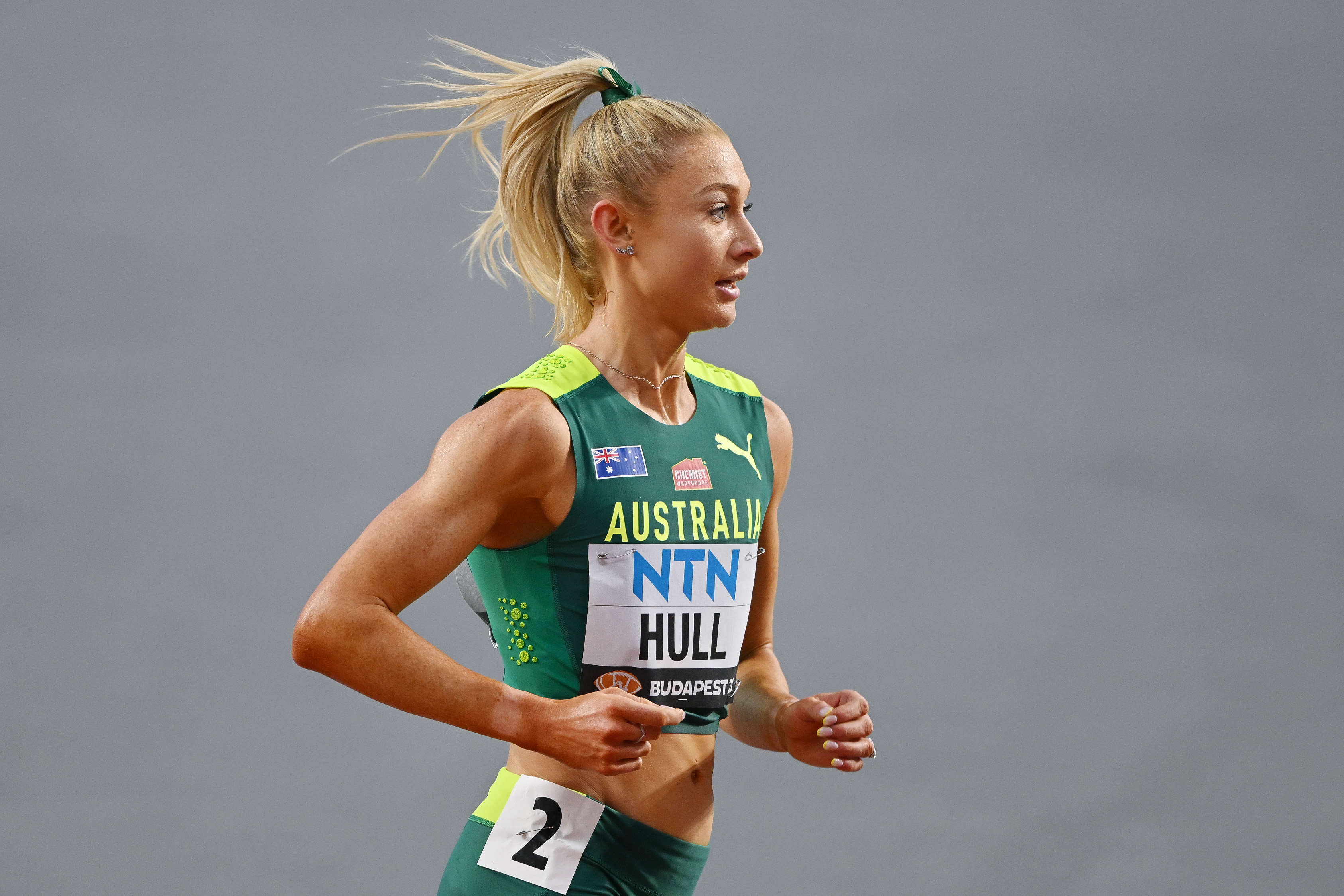 Australian runner Jessica Hull in images