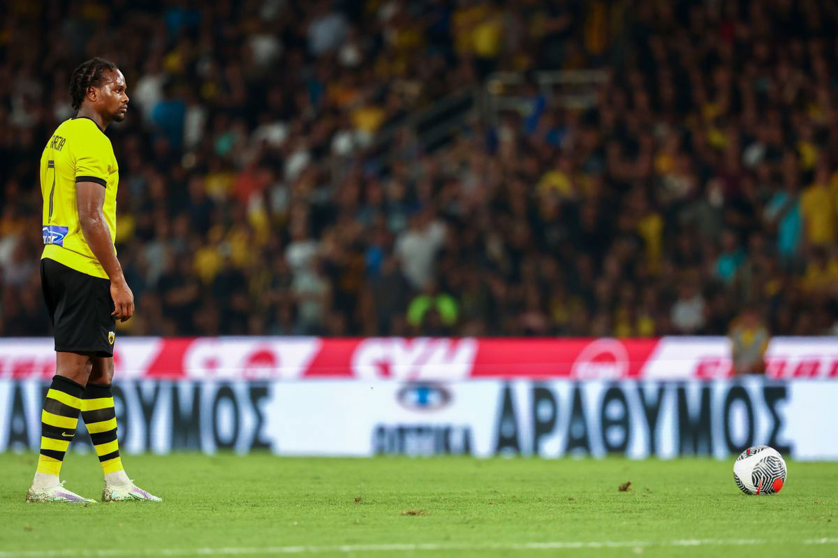 'AEK Athene-spits Levi Garcia mist duel met Ajax' 'AEK Athene-spits Levi Garcia mist duel met Ajax'