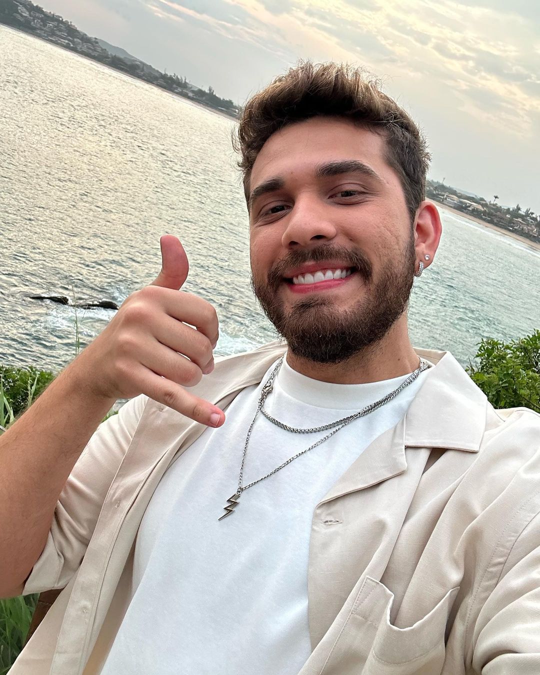 Gustavo Mioto responde às críticas sobre seu corpo: "Música você pode ...