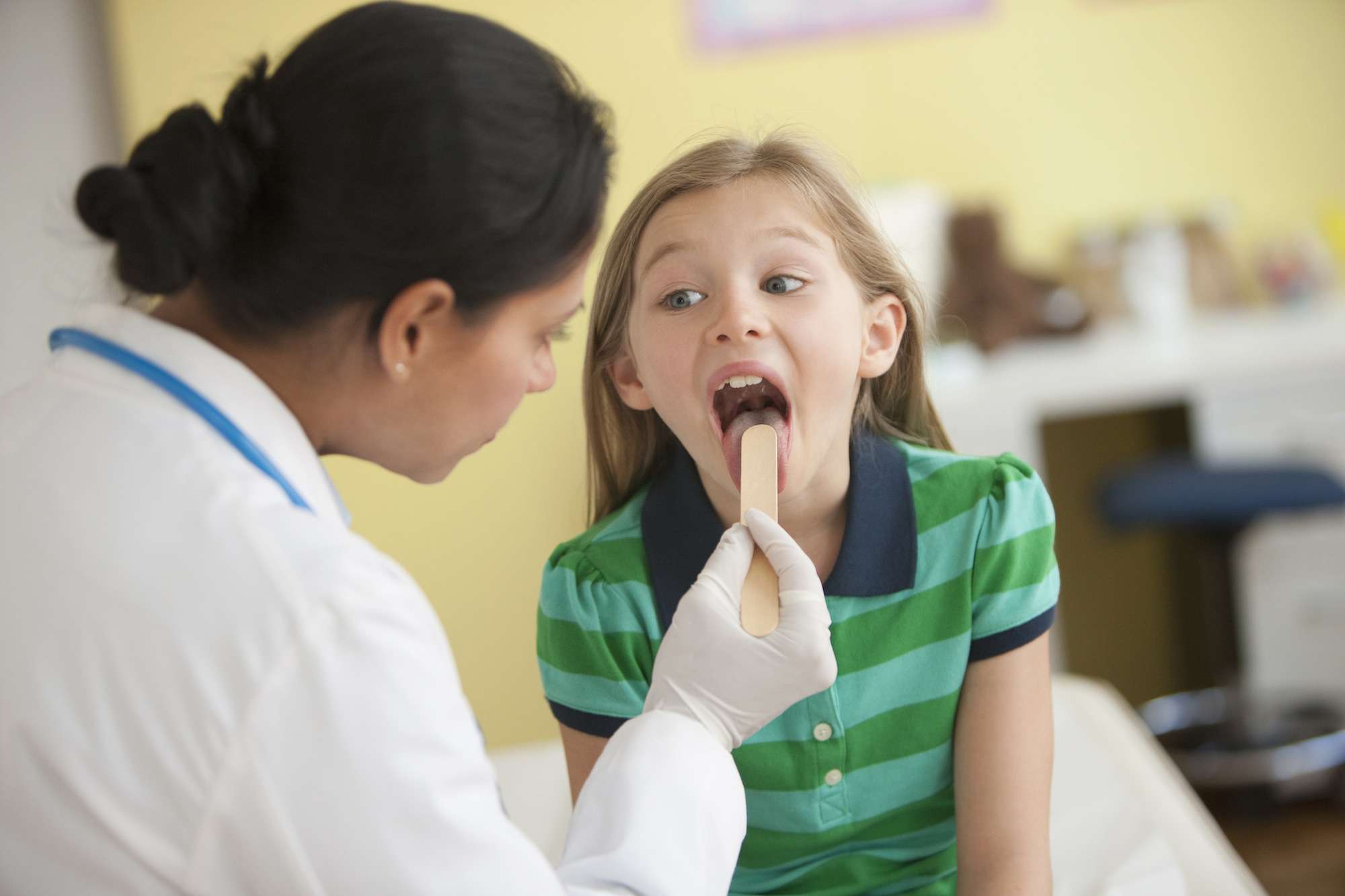 How to treat oral thrush with prescriptions and home remedies
