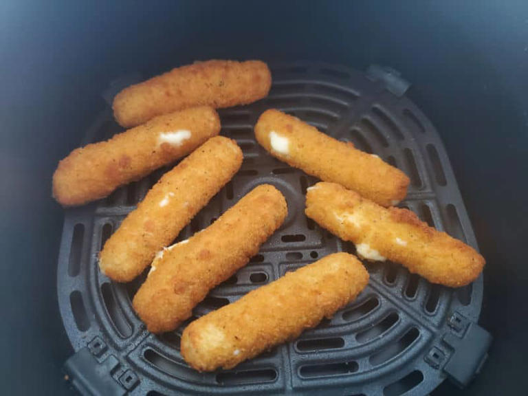 Air Fryer Frozen Mozzarella Sticks