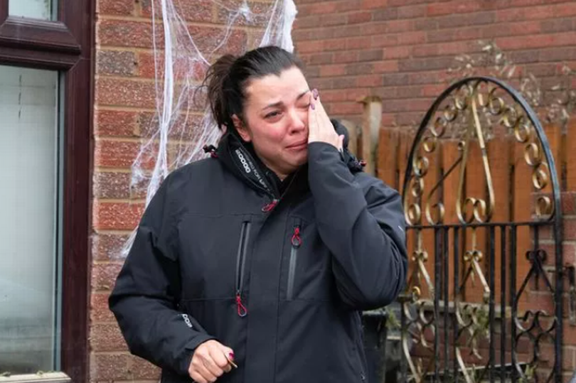 Single mum breaks down in tears as she returns to trashed Yorkshire ... Single mum breaks down in tears as she returns to trashed Yorkshire ...