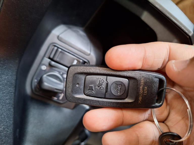 Awas Bikin Susah! Ini Dua Ciri Baterai Remote Keyless Motor Mulai Lemah
