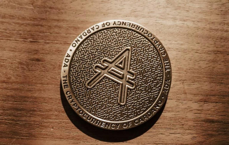 Cardano extiende las pérdidas del fin de semana