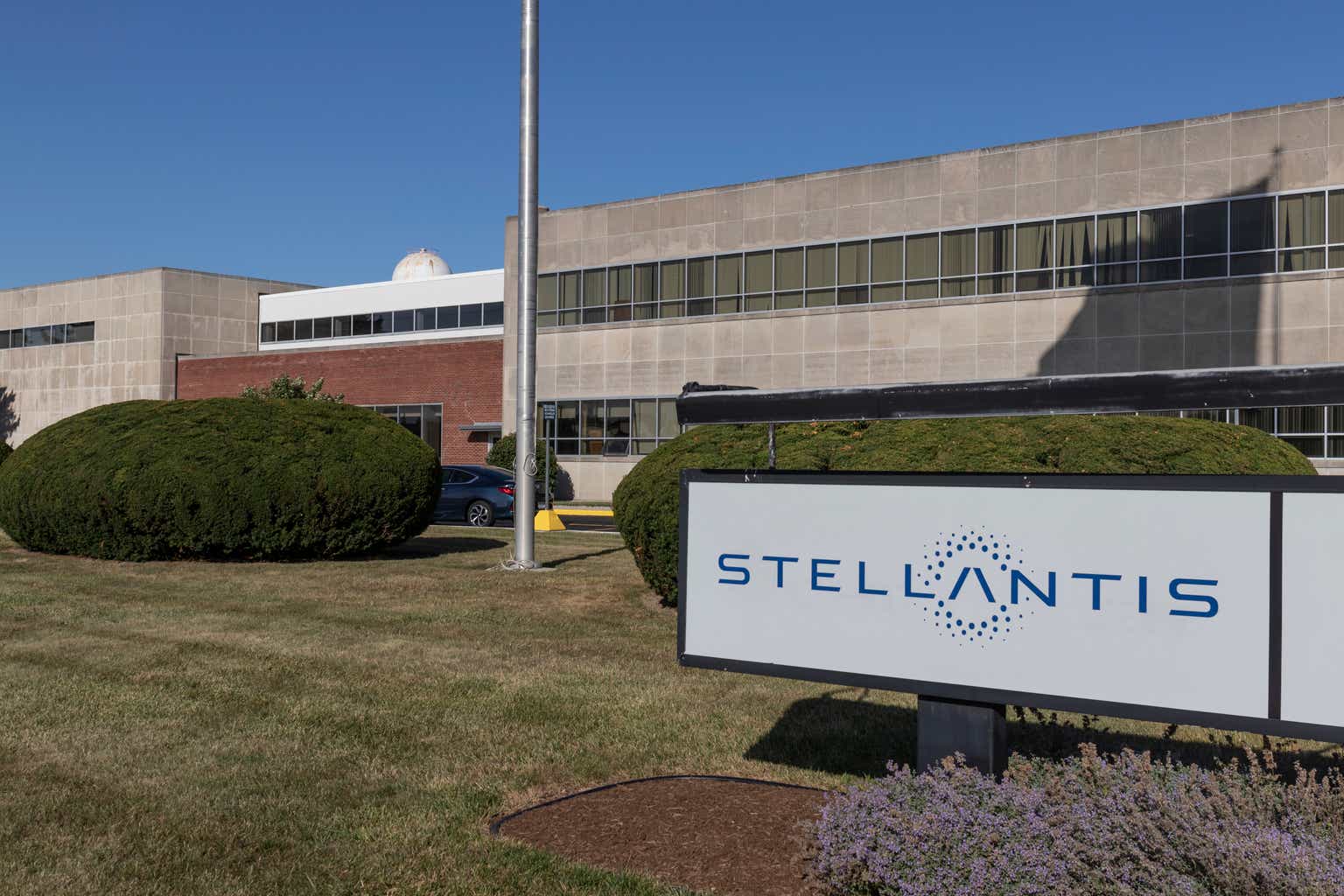 Stellantis recalling more than 123,000 U.S. vehicles over road hazard risk