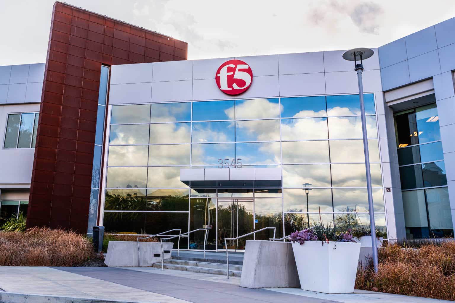 F5 draws divergent views on Q2 from analysts due to software slump