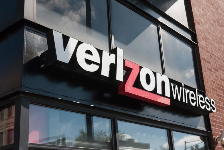Verizon Stock Falls After Downgrade. Why These Analysts Are Concerned.