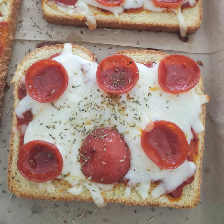 Pepperoni Pizza Toast Recipe