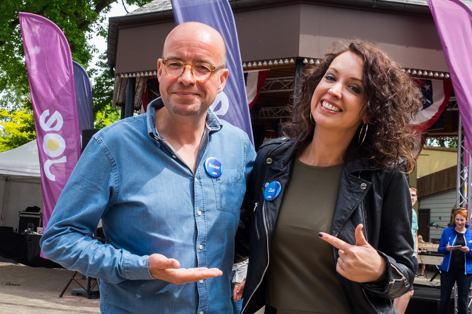 Deze verfijnde radiopresentator is jarig