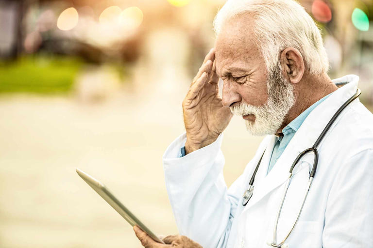 What causes a headache on the right side of your head?