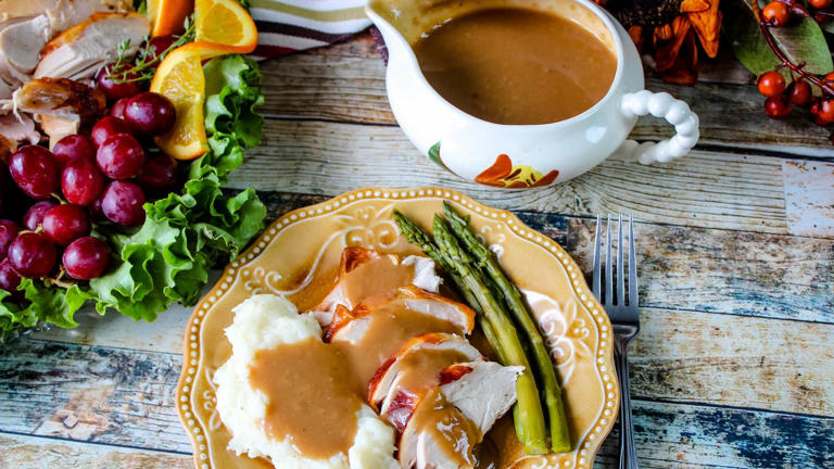A Fabulous, Basic Poultry Gravy Everyone Should Have In Their Recipe ...