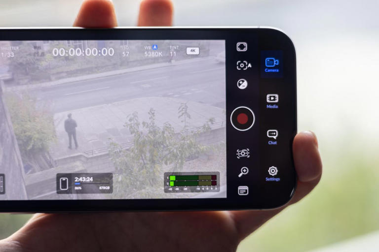How to Shoot Gorgeous Home Movies With Just Your Phone